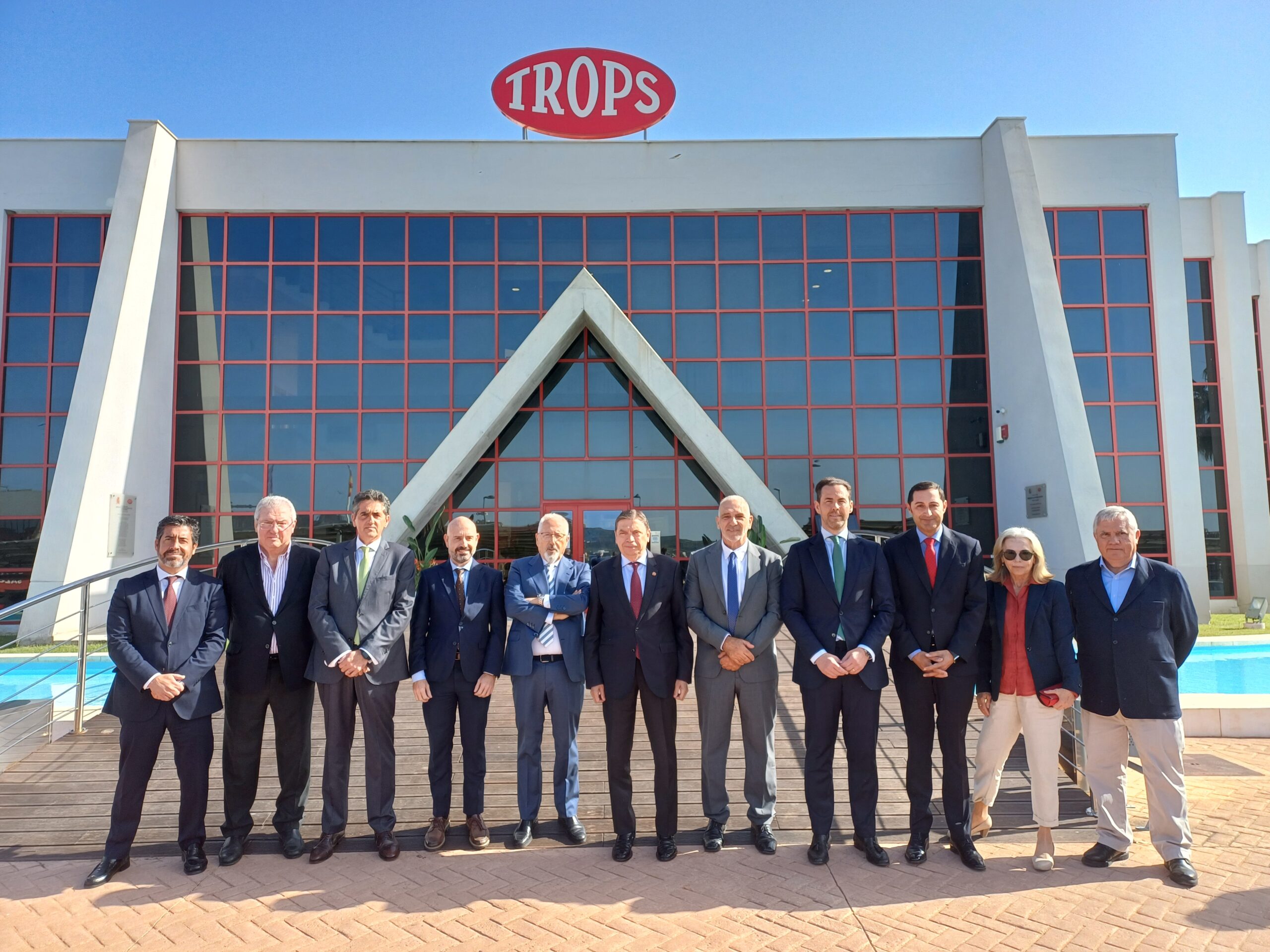 VISITA DEL MINISTRO LUIS PLANAS A LAS INSTALACIONES DE TROPS | Aguacate ...